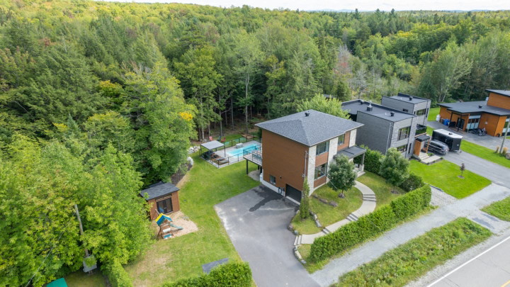 3 Minutes Du Mont Orford-grande Maison Piscine+spa - Orford, QC