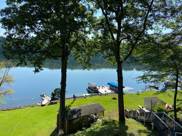 Charming Lake Cottage - Middlebury, IN