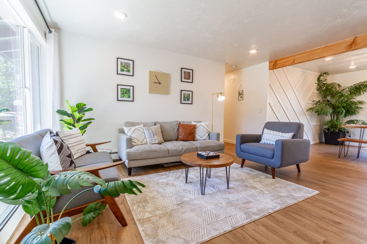 A Serene, Blissful Home W/ A Spacious Backyard - Juneau, AK