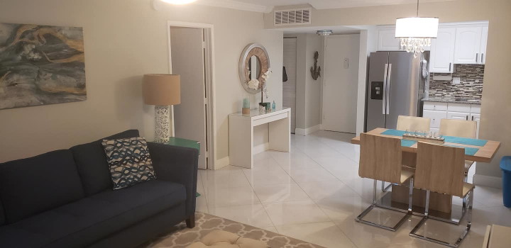 Condo Across From The Beach. Private Beach - Pompano Beach, FL