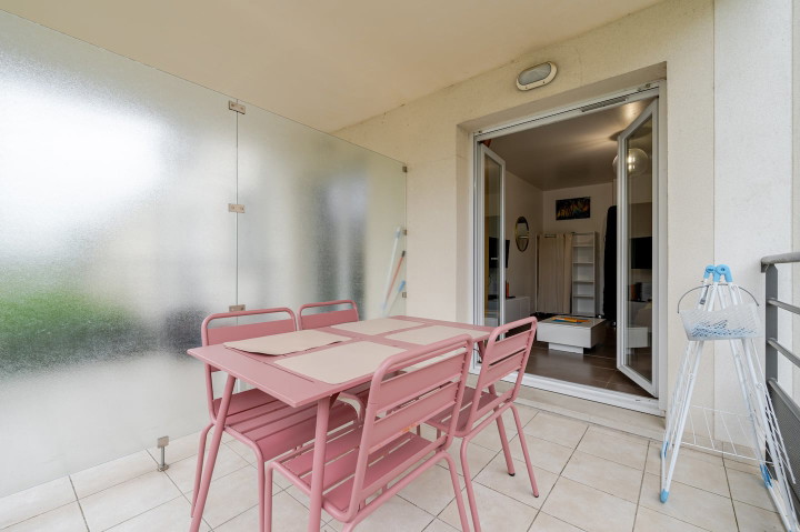 Proche Disney Paris Studio Terrasse  Parking Privé - Montévrain
