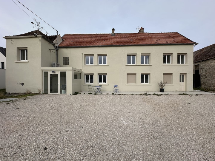 Grande Maison Moderne Pour 13 Personnes  Brétigny - Dijon