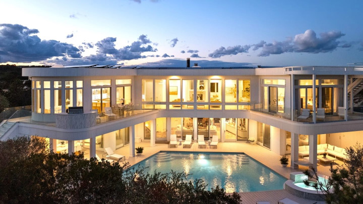 Oceanfront Marvel - Long Island