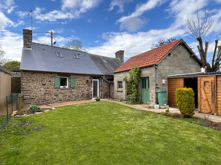 Cute Little House In The Town - Mayenne