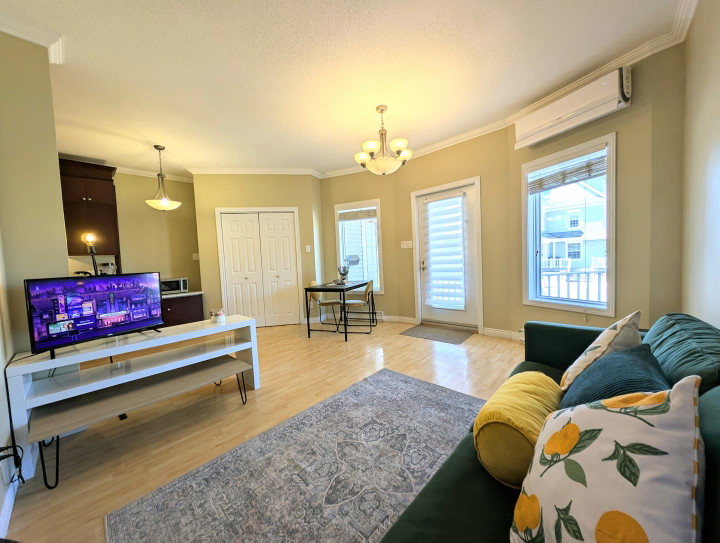 Chic Downtown Suite | Wi-fi · Workspace · Parking - Campbellton