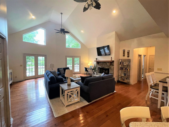 Cheerful 3 Bdrm Lakefront Cottage On Lake Oconee - Eatonton, GA