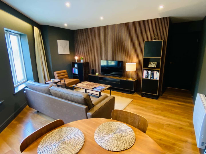 Luxury 2br Apartment W/ Parking - York