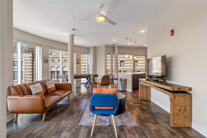 Cozysuites - Penrose On Mass W/ Pool & Parking #3 - Indianapolis, IN