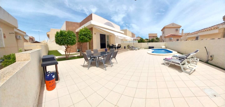 Villa Rio - Villa Independiente De 2 Dormitorios Y 2 Baños Con Piscina Privada En Quesada. - La Marina