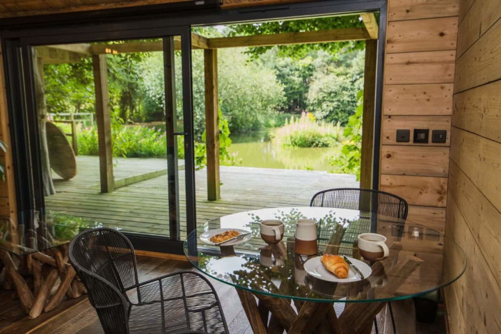 Lakeside Cabin With Private Woodland Spa - United Kingdom