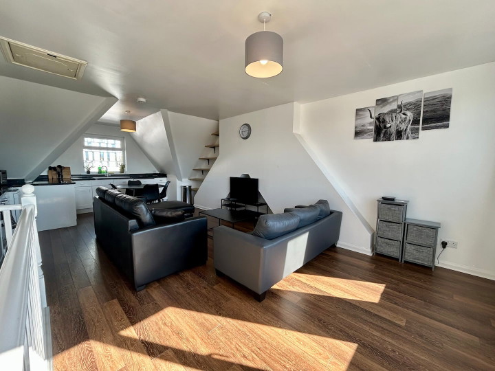 Two Bedroom Split Level Apartment In Croydon Ch - Croydon, UK