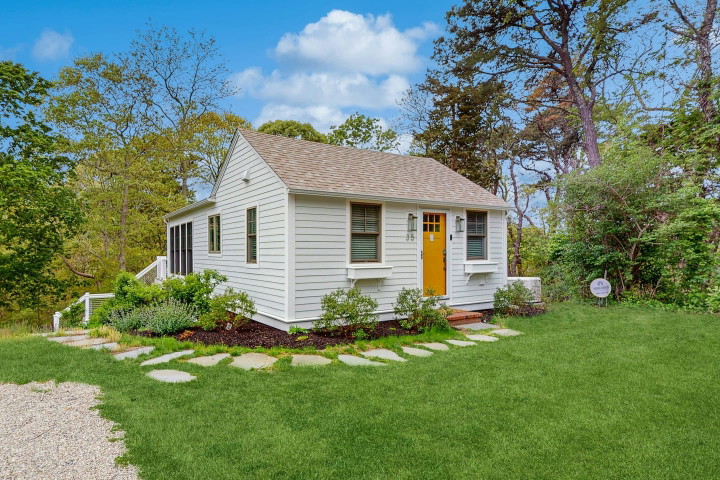 Renovated Cottage: Scenic Views & Chef's Kitchen - Wellfleet, MA