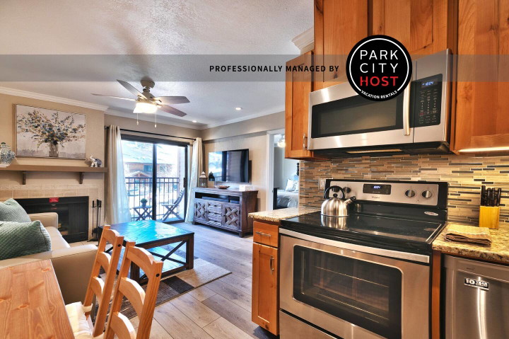 Carriage House 1br | Ski Slope Views | Fireplace - Park City, UT