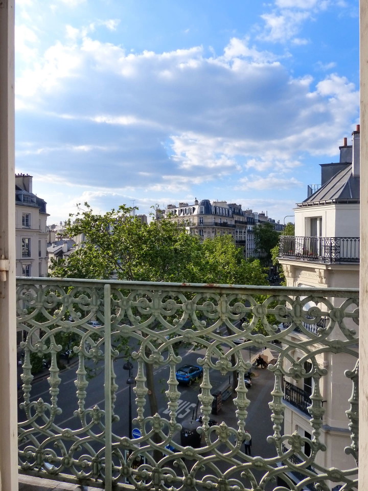 Large Corner On Beaumarchais - París