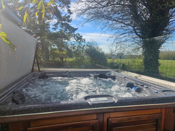 Contemporary Dublin Suite With Hot Tub - Ashbourne