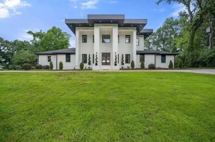 Luxury Modern Mansion W Pool - Sandy Springs, GA