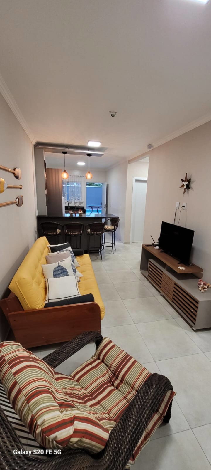Casa Nova, Com Piscina, Duas Quadras Do Mar - Itapoá