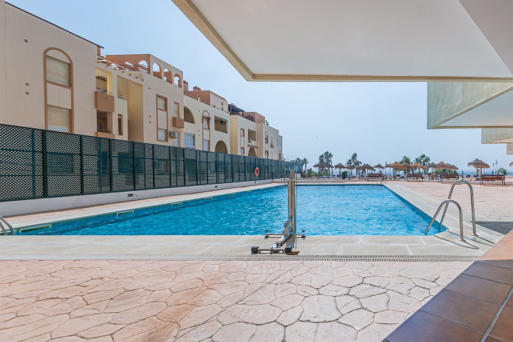 Beautiful Two-room Waterfront Apartment, Pool + Air Conditioning - Almuñécar