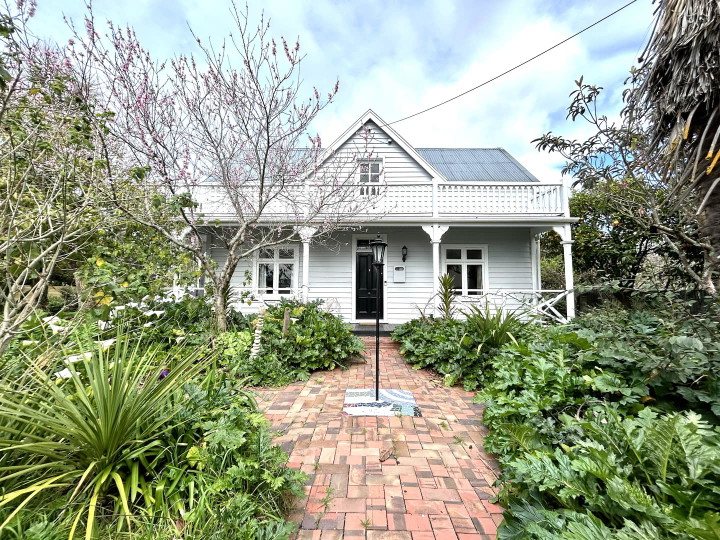 The Marty House - Martinborough