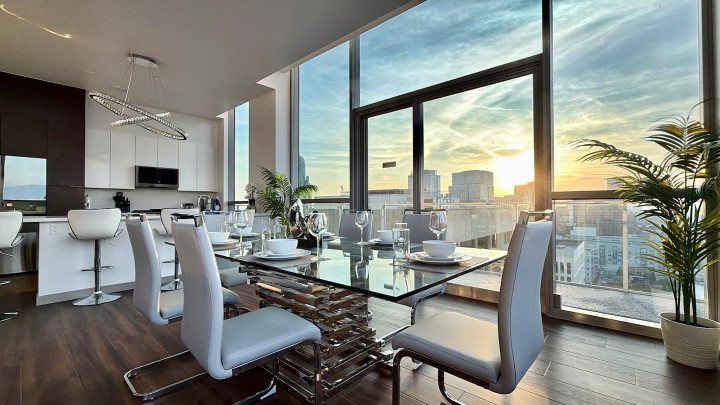 La Penthouse Suite 2bd/3ba [Pool | Hollywood Sign] - South Gate, CA