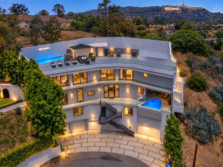 New Hollywood Hills Modern View Estate W 2 Pools! - Los Ángeles