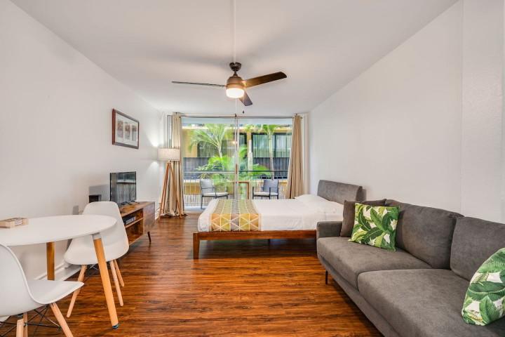 2413 403, 1½ Blocks From Beach - O‘ahu, HI
