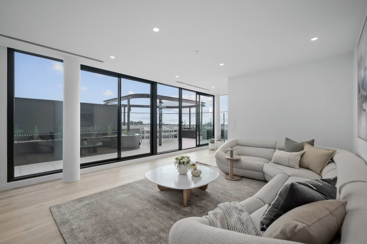 The Sky Gallery @ 333stk | Luxury Duplex Penthouse - St Kilda