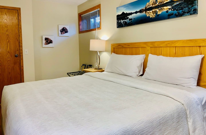 Miette Suite-private Entry, Efireplace, King Bed - Jasper