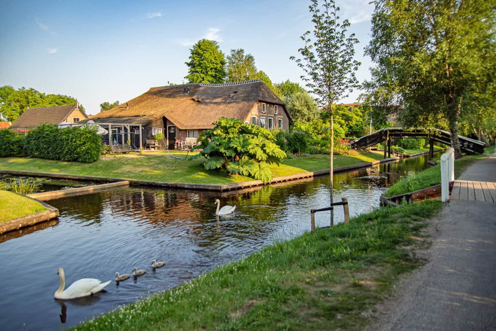 Luxe Wellness Vakantiehuis ***** - Giethoorn
