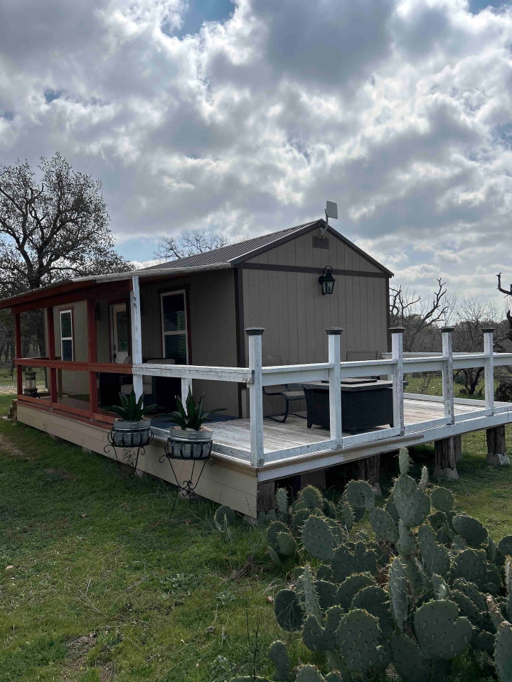 Wild Fox Tx Cabin On Acres,horses&cows, 1 Pet/fee - Fredericksburg, TX