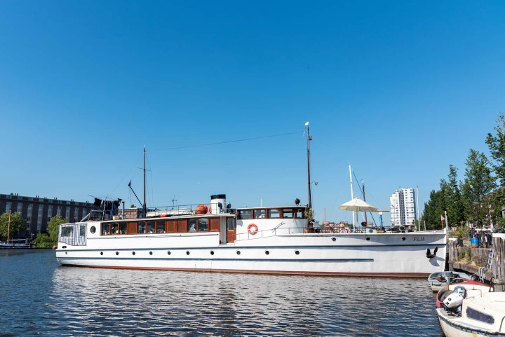 Staying On A Characteristic Classic Yacht - Amsterdam