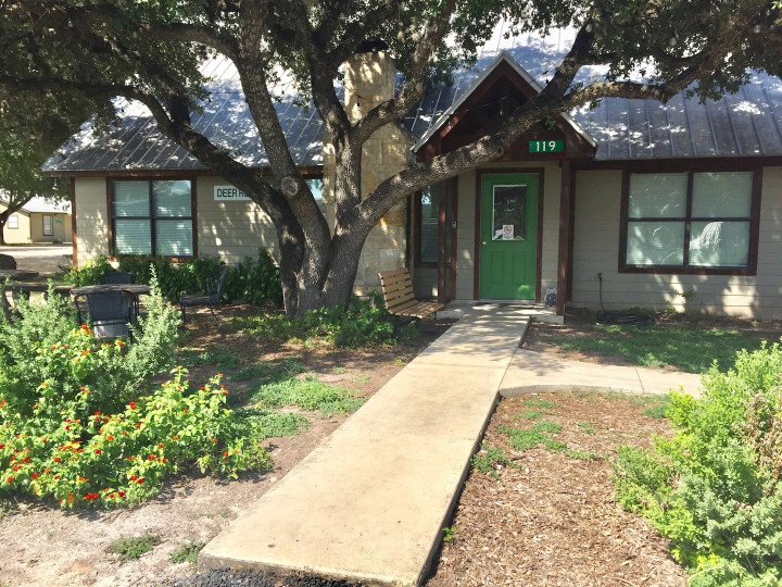 Deer Run 7 Cabin - Sleeps Up To 20 - Concan, TX