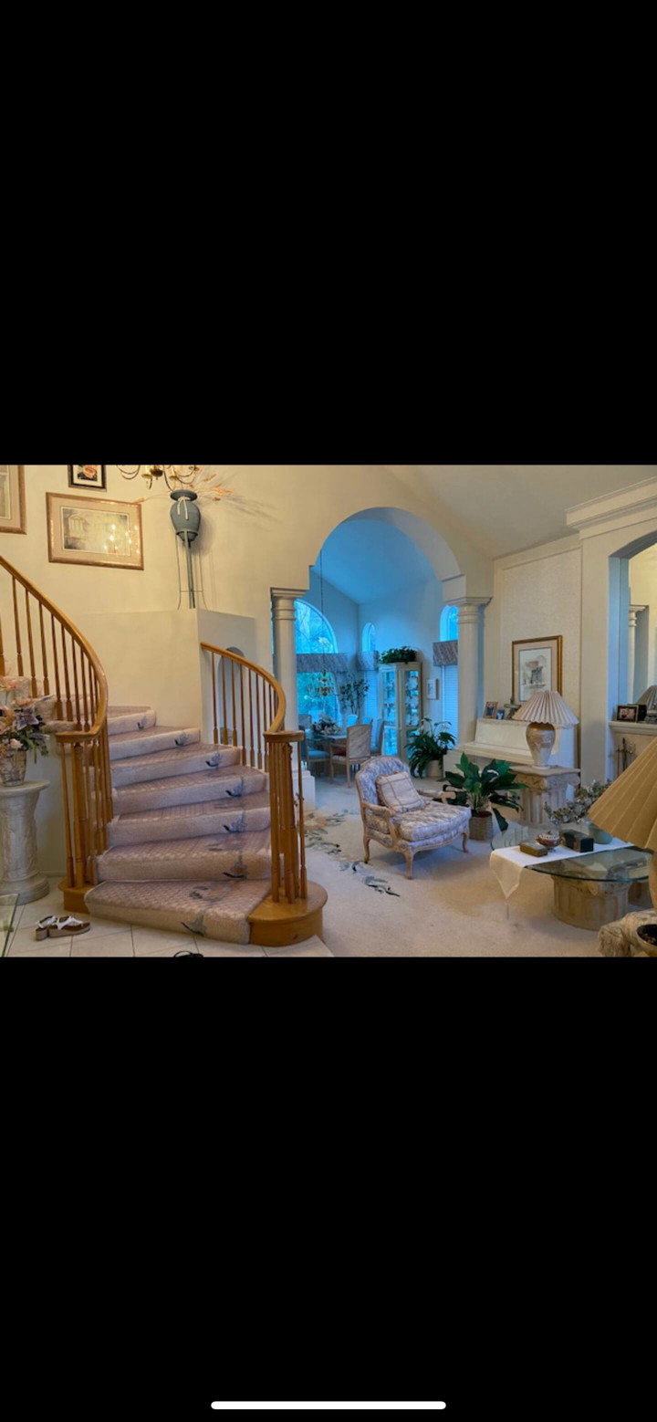 Model 2story Home W/ High Ceilings & Spacious Yard - Santa Clarita, CA