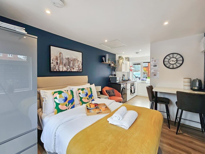 Blue Garden Retreat By Fortuna Property Portfolio - Cheltenham