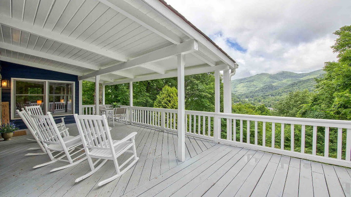 Keaton Cottage -Breathtaking Views, Spacious Charm - Maggie Valley, NC
