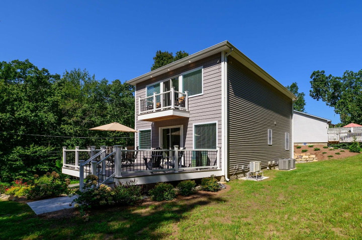 Casa Verde 2 | Luxe Lakeside Escape With Kayaks - Colchester, CT