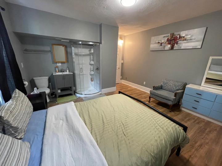 Regina Downtown Nice 6 Rooms 2 Suites For Rent - Regina