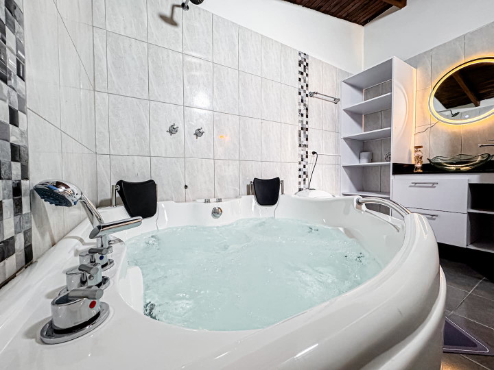Luxurious And Spacious Apt/jacuzzi/king Size Bed/wifi/view - Copacabana