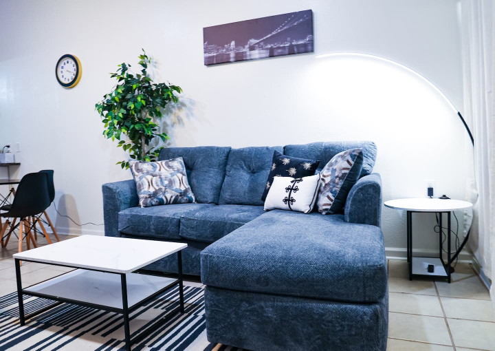 Stylish Minimalistic Apartment. - Midland, TX