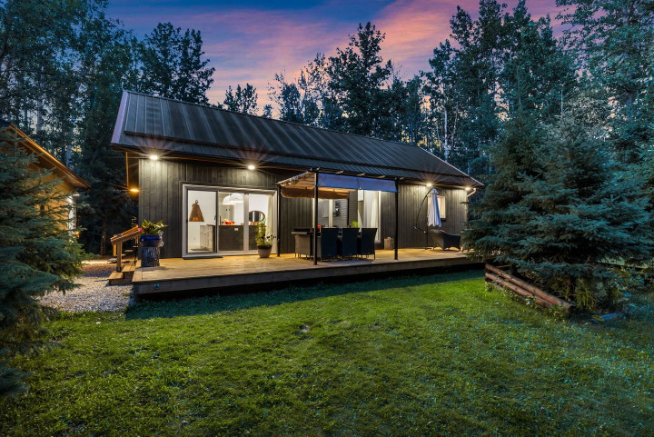Aspen Acre @ Pigeon Lake Hot Tub Fire Pit Starlink - Canada