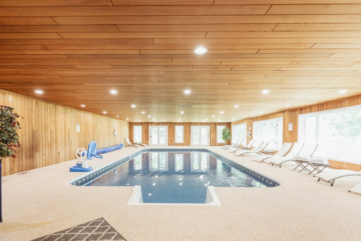 All Season Indoor Pool Escape - Lindsay
