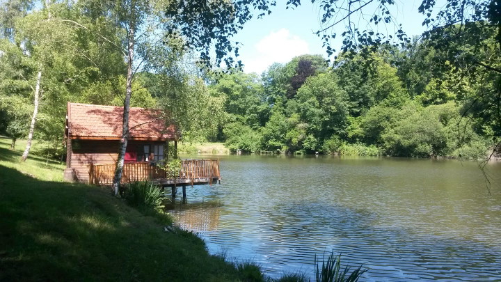 La Cabane Au Bord De L'eau - Wood Hut On A Lake - Saint-Léonard-de-Noblat