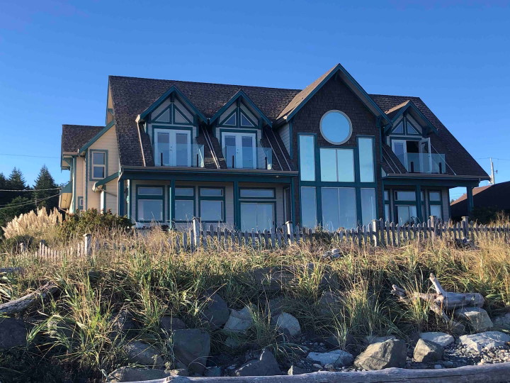 Beach Oasis - Comox