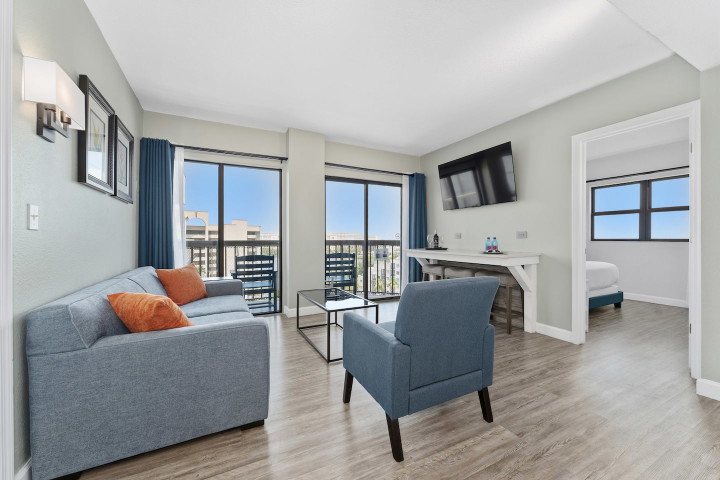Lake View | Top Floor | Balcony | Pools - Orlando, FL