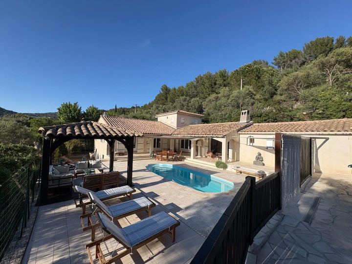 Cadre Paisible, Villa Proche Commodités Et Plages. - Le Beausset