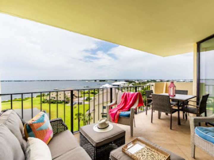 Waterfront Cottage Condo - Gulf Breeze, FL