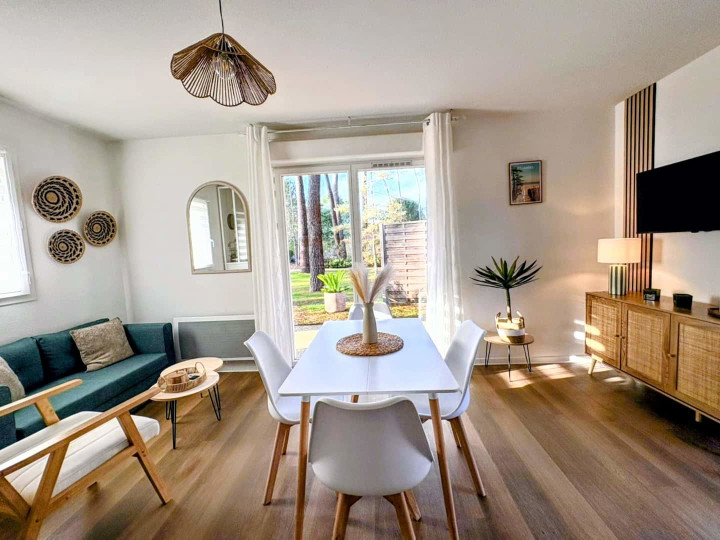 The Little Lake House - France