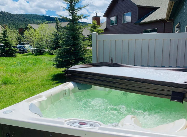 Home W/ Hot Tub & Fireplace Near Town Center - Big Sky, MT