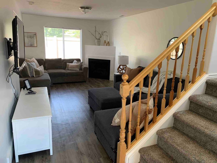 Cozy Townhome Gathering Spot - Layton, UT