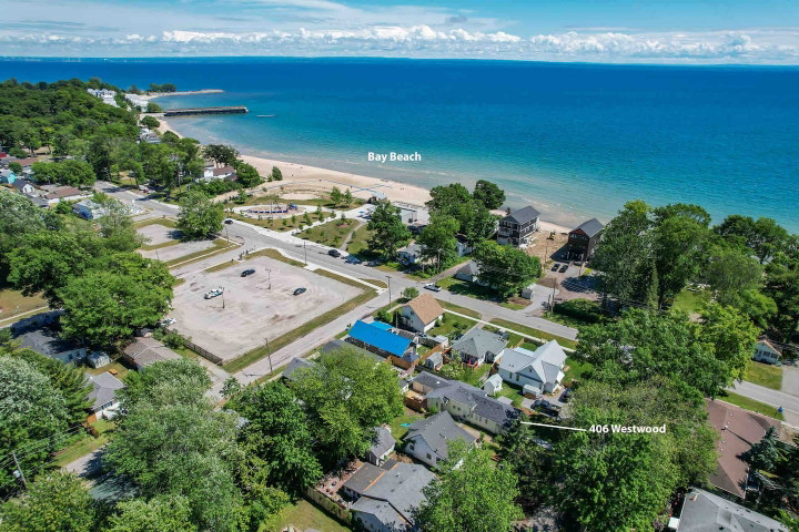 Steps To The Beach! Beach Passes Included! - Crystal Beach